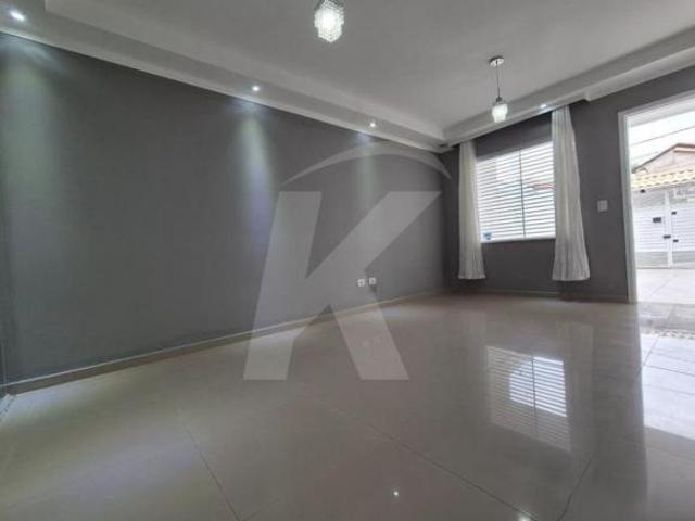 Sobrado de 93 mts², 3 quartos 1 suíte, 2 vagas, com churrasqueira, no Horto Florestal