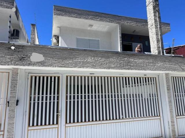 Sobrado decorado com 3 suítes no Canto do Forte em Praia Grande SP