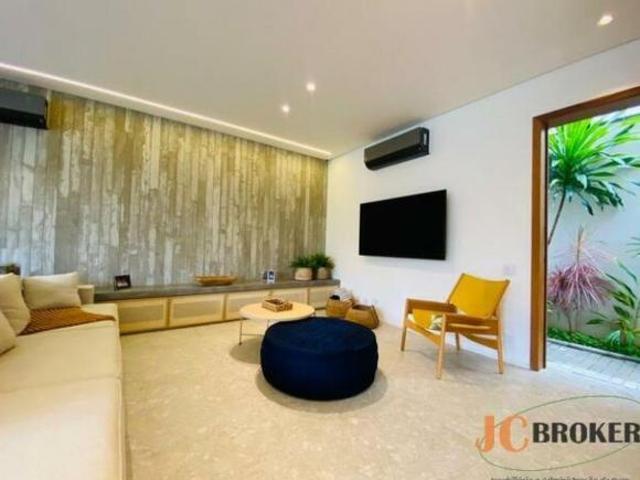 Sobrado dentro de condomínio na Praia de Juquehy com 225m², são 4 suítes, 2 vagas