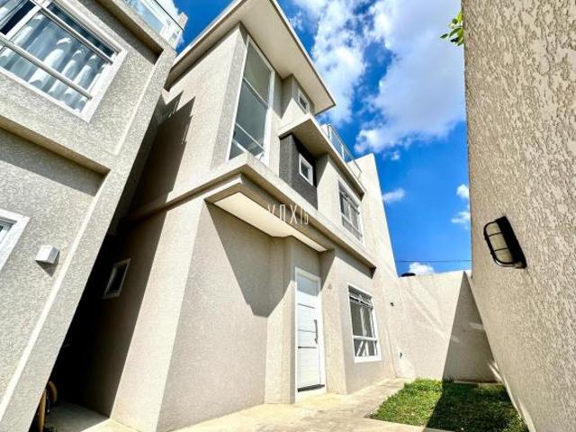 Sobrado dentro de condomínio no bairro Boqueirão!
