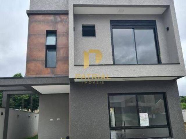 Sobrado dentro de condomínio à venda no bairro Santa Cândida