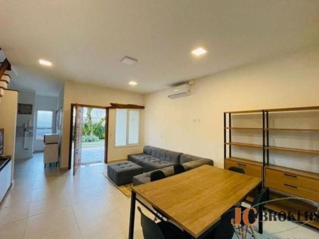 Sobrado dentro de condomínio com 140m², 4 dormitórios sendo 3 suítes, 2 vagas