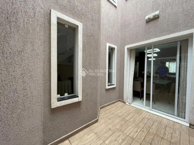Sobrado Diferenciado no Jardim Santo André com Suíte, Closet, 4 Vagas e Espaço Gourmet Completo