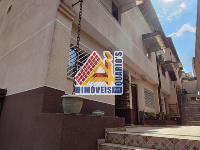 Sobrado disponível para venda em Vila Paranaguá com 03 dormitórios