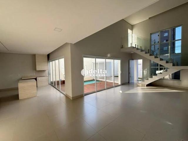 Sobrado disponível para venda no bairro Jardim Inconfidência em Uberlândia MG
