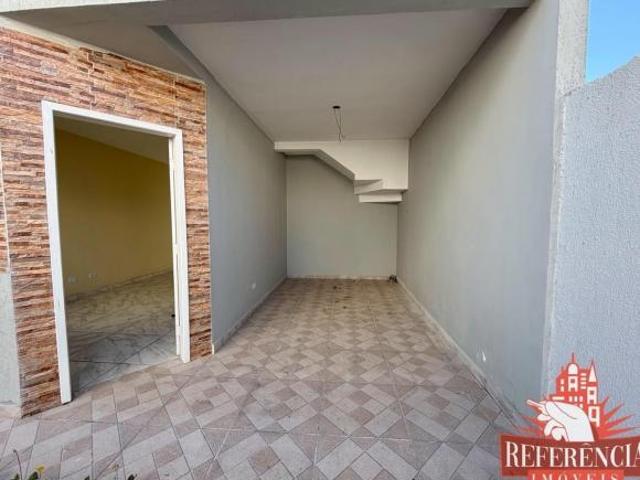 SOBRADO DOS FUNDOS NO BAIRRO SÍTIO CERCADO, COM TERRAÇO E PROJETO MODERNO