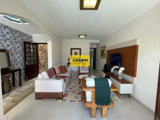 Sobrado dos sonhos com 3 quartos, suíte e 3 vagas – Jardim Santo Inácio!