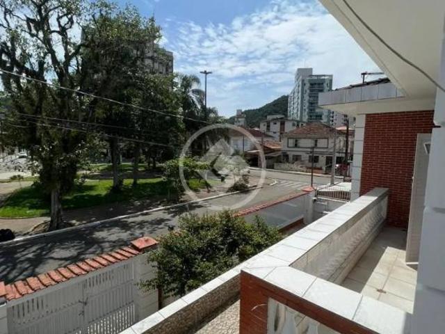 Sobrado dos Sonhos na Vila Belmiro – 4 Quartos, Piscina e 3 Vagas