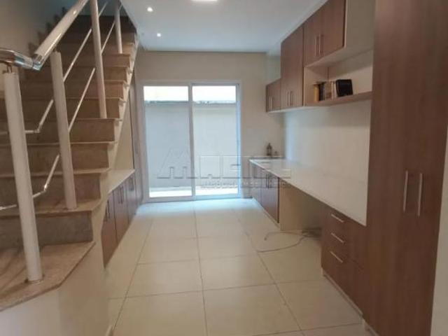 SOBRADO EXCELENTE EM CONDOMINIO FECHADO 4 SUITES COM 308m² ÚTIL