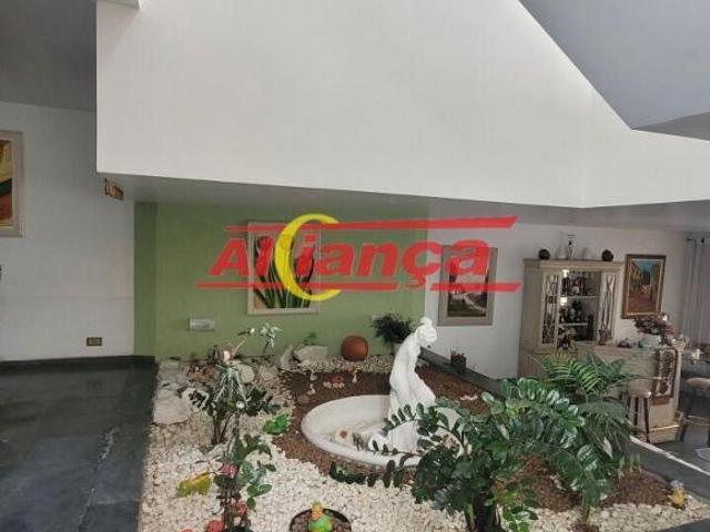 Sobrado Excelente na Vila Galvão
