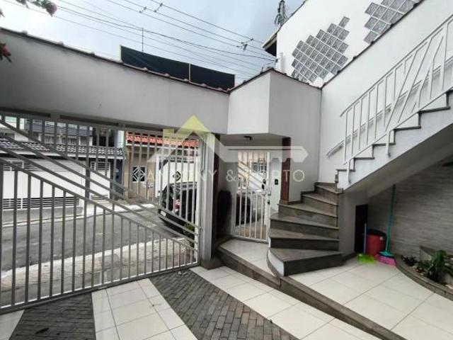 Sobrado Exclusivo com 03 Suítes Amplas à Venda, Localização Privilegiada na Vila Rosália, Guarulhos