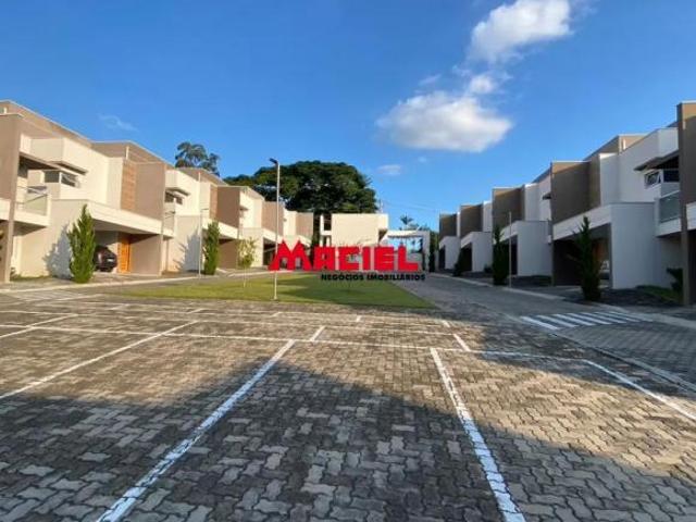 Sobrado Exclusivo em Condomínio Fechado!