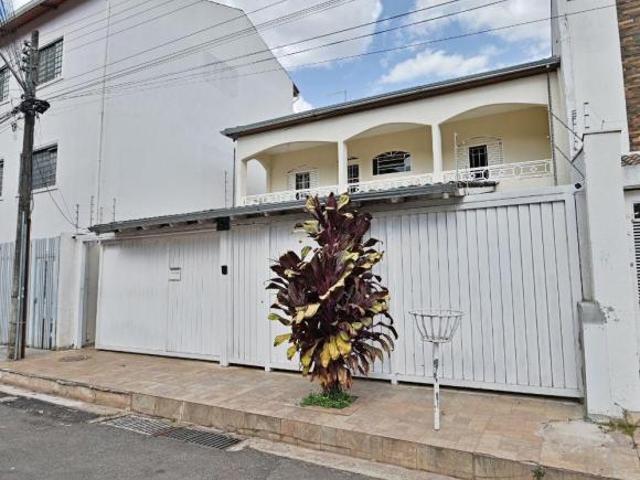 SOBRADO EXCLUSIVO NA MELHOR QUADRA DA CANDANGOLÂNDIA – QR 1A!