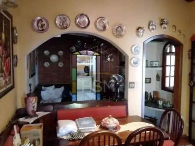 Sobrado Exclusivo no Bairro Cerâmica | Espaço, Conforto e 8 Vagas em Localização Privilegiada