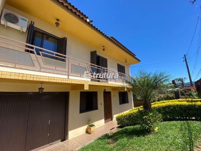 Sobrado e casa em Camobi