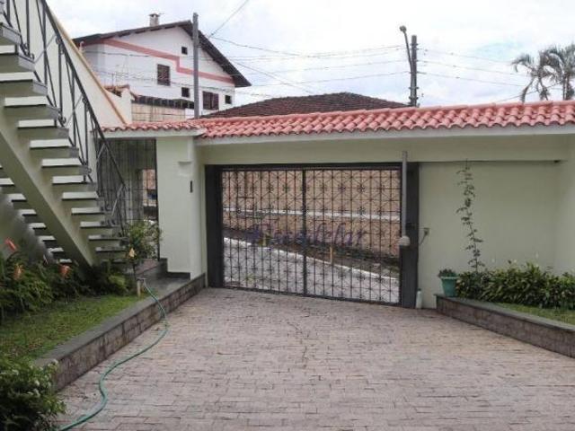 Sobrado e muita natureza