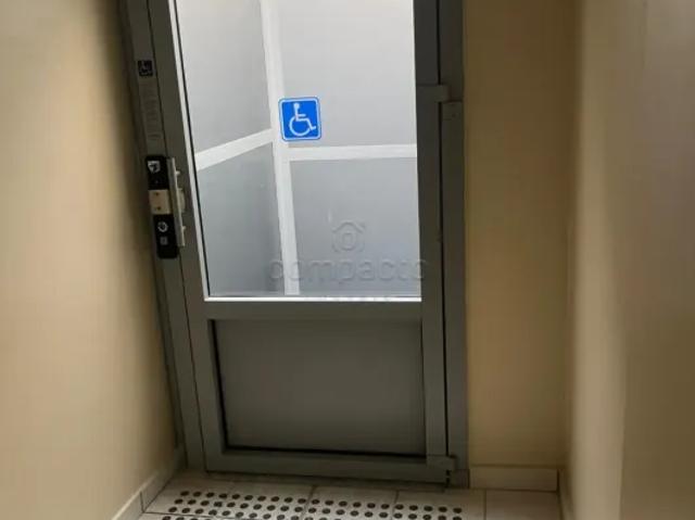 Sobrado e Salão localizado no Residencial Alto das Andorinhas