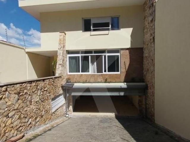 Sobrado elegante no Jardim França com piscina, 05 quartos, sendo 03 suítes, 8 vagas de garagem e 7wc