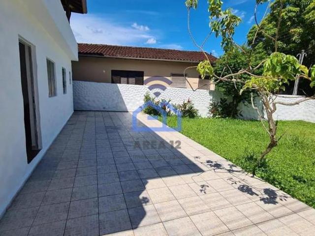 Sobrado em ótima localização à venda no bairro Massaguaçu em Caraguatatuba, SP More pertinho da pr