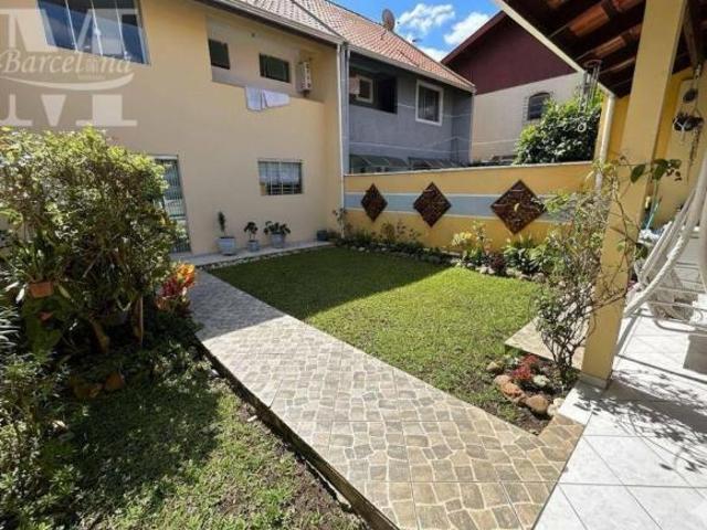 SOBRADO EM ÓTIMA LOCALIZAÇÃO DO PORTÃO, COM MARAVILHOSO TERRENO. PRÓXIMO A FACULDADE UNICESUMAR E SH