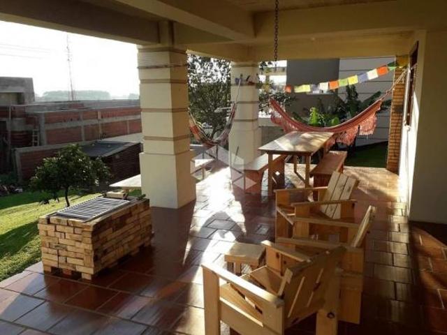 Sobrado em ótima localização, em bairro nobre da cidade, conta com 3 dormitórios sendo 1 suíte, s