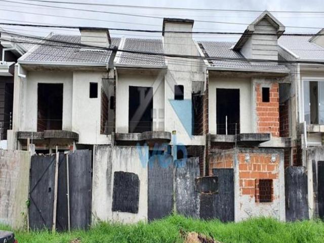 Sobrado em obra 3 quartos com suíte, quintal, churrasqueira, 4 vagas de garagem no Bairro Alto