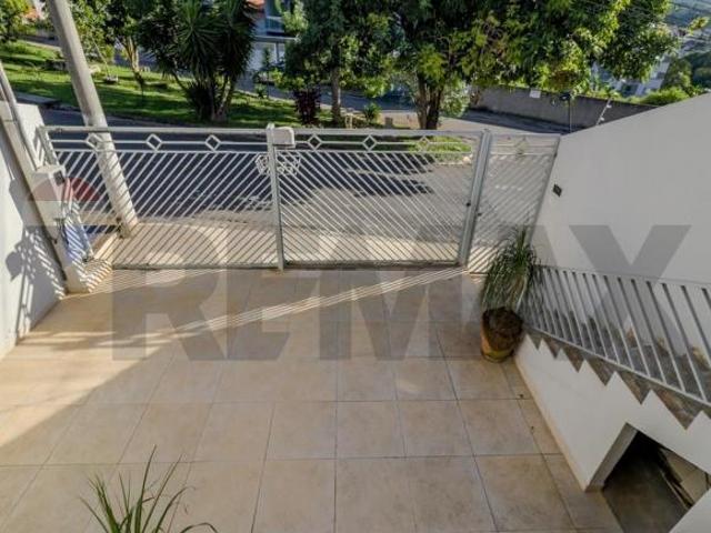 Sobrado em Atibaia com 3 Quartos e Área Gourmet no Bairro Nova Cerejeiras