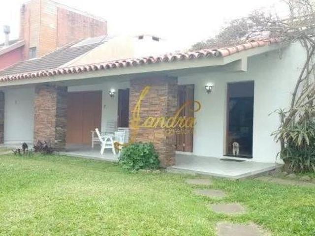 Sobrado em Atlântida! Apenas 01 quadra do mar com 04 dormitórios