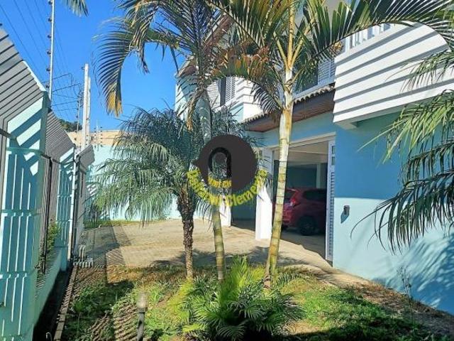 Sobrado em Água Verde, Curitiba/PR de 303m² 3 quartos à venda por R$ 1.600.000,00