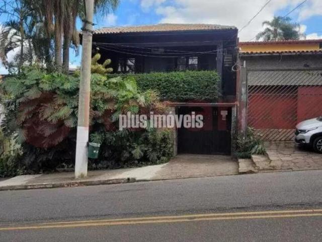Sobrado em Alto de Pinheiros Amplo imóvel, excelente localização