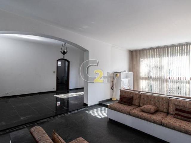 Sobrado em Alto de Pinheiros com 4 quartos 2 suites 5 Vagas 343M²