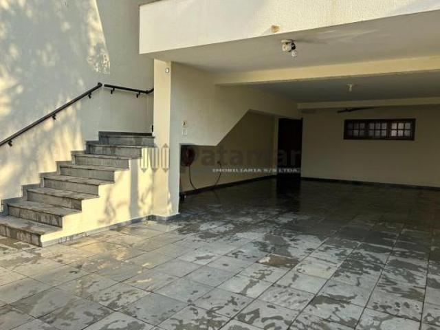 sobrado em bolsão residencial Jardim Vertentes com 3 quartos
