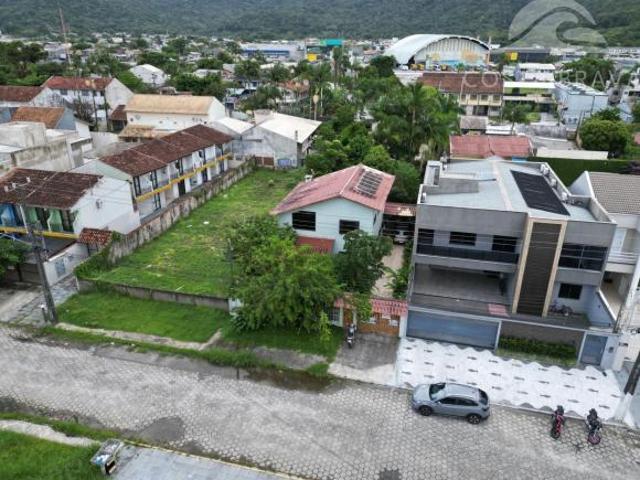 Amplo sobrado em Caiobá Matinhos