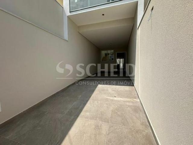 Sobrado em Campo Grande, novo, 3 dormitórios sendo 3 suites, sala, cozinha, 4 banheiros e 2 vagas