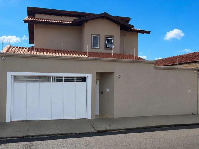Sobrado em Centro, Franca/SP de 250m² 3 quartos à venda por R$ 819.000,00