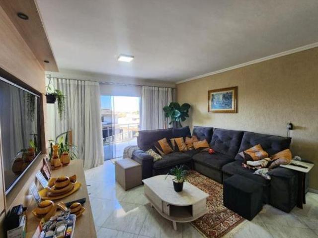 Sobrado em Cidade Industrial, Curitiba/PR de 200m² 4 quartos à venda por R$ 850.000,00