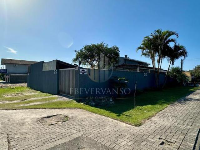 Sobrado em Cohapar, Guaratuba, com 160m², 5 dormitórios, 1 suíte e 2 banheiro.