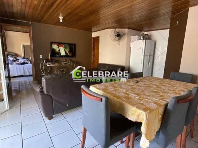 SOBRADO EM COLOMBO! AMPLO TERRENO, SOBRADO 05 QTOS + CASA