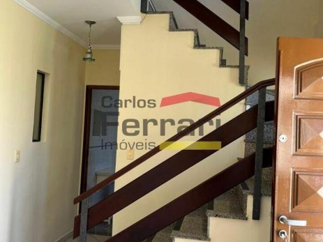 Sobrado em conndominio so 4 casas, 2 dormitorios 2 vagas de garagem. Bairro Santa Terezinha