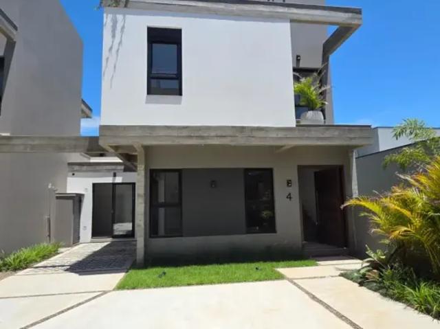 Sobrado em Condomínio. Alto padrão, 2 suítes, 127.66m². Garopaba