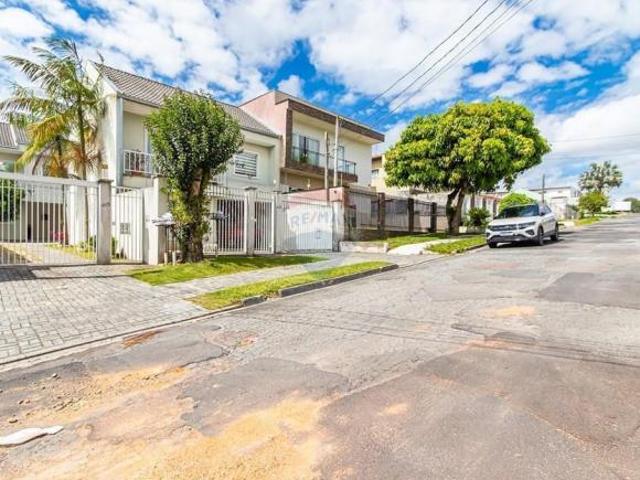 Sobrado em condomínio, 3 Quartos, 2 vagas, Bairro Xaxim. Curitiba. PR