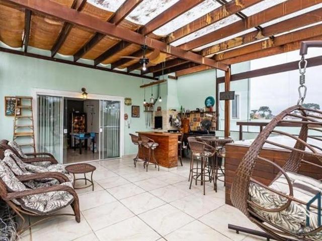 Sobrado em condomínio, 04 quartos c/suíte, área gourmet no terraço, no São Braz em Curitiba PR