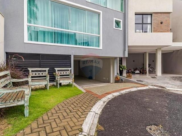Sobrado em Condomínio – 278 m² + 50 m² área churrasqueira Ahú a 5 Minutos do Parque São Lourenço