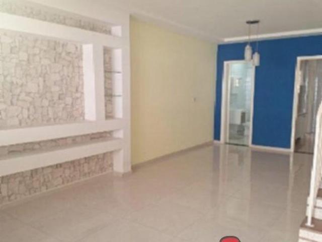 SOBRADO EM CONDOMÍNIO 2 DORM 2 WC 1 VAGA COBERTA