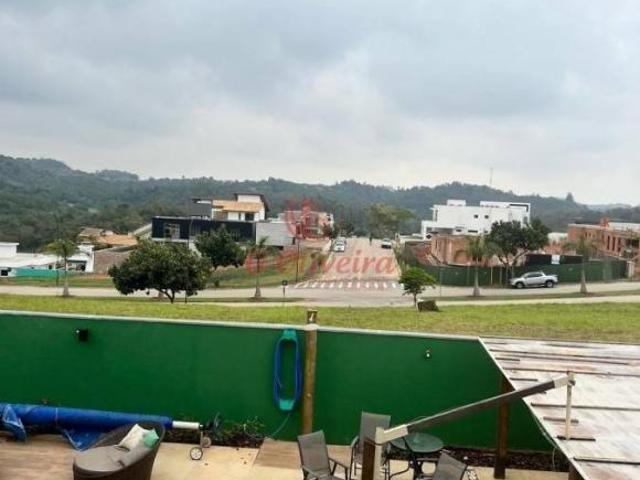 Vende se Sobrado em Condomínio 4 suítes, A/C550m² A/T 800M2