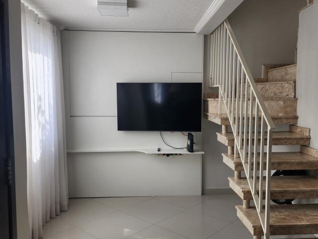 SOBRADO EM CONDOMÍNIO COM EXCELENTE LOCALIZAÇÃO