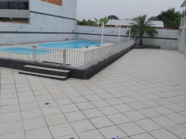 Sobrado em condomínio com piscina Matinhos