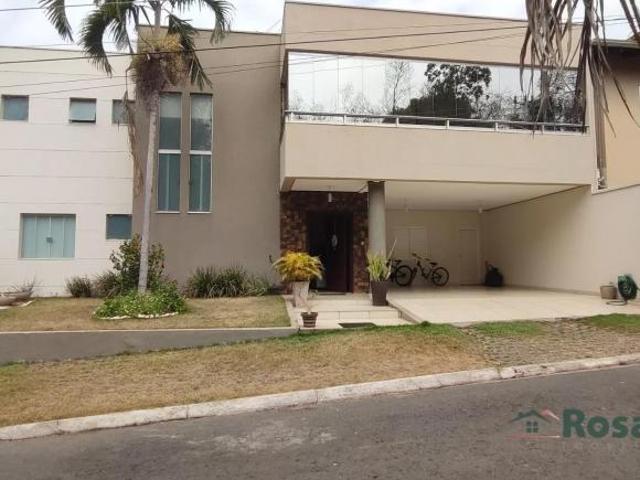Sobrado em condomínio com 04 suítes, Jardim Itália II, Cuiabá