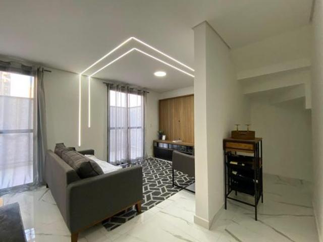 Sobrado em condomínio com 147m², 3 dormitórios, 2 vagas, jacuzzi e churrasqueira
