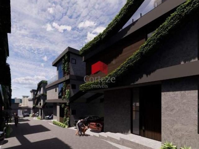 Sobrado em condomínio com 262,7m², à venda, no bairro Mercês em Curitiba